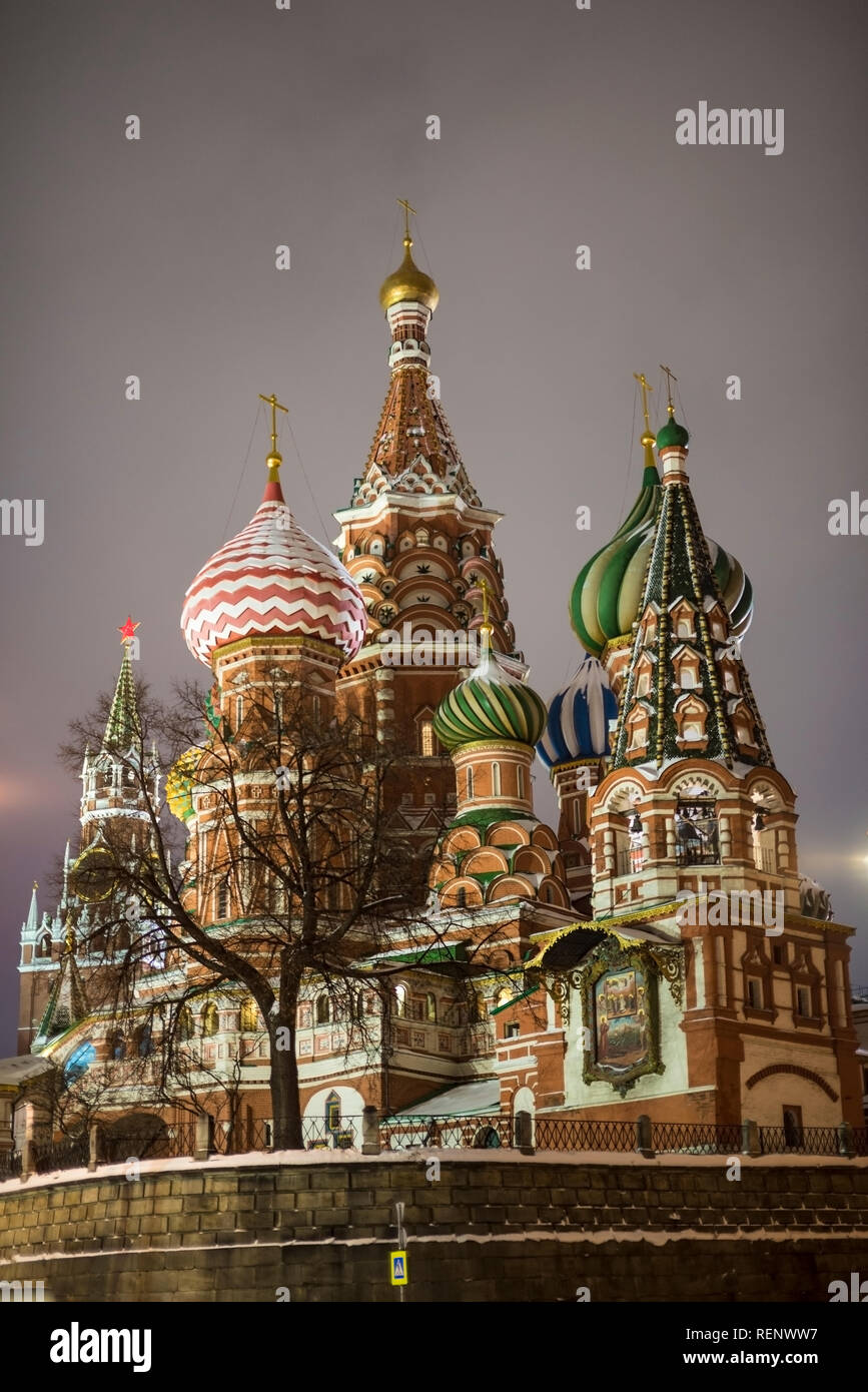 St basils cathedral snow hi-res stock photography and images - Alamy