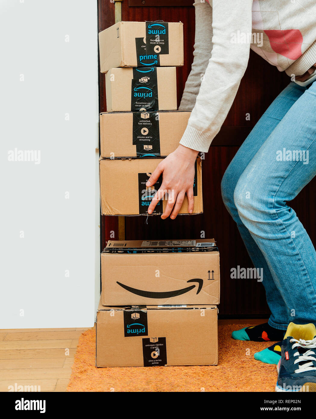 Lifting heavy items hi-res stock photography and images - Alamy