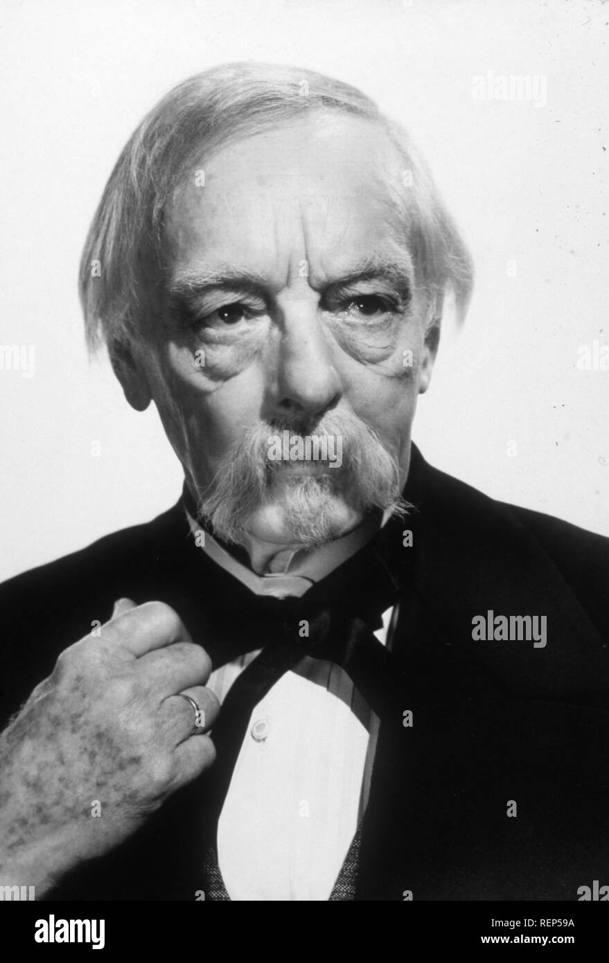 Harry davenport gone with the wind hi-res stock photography and images ...