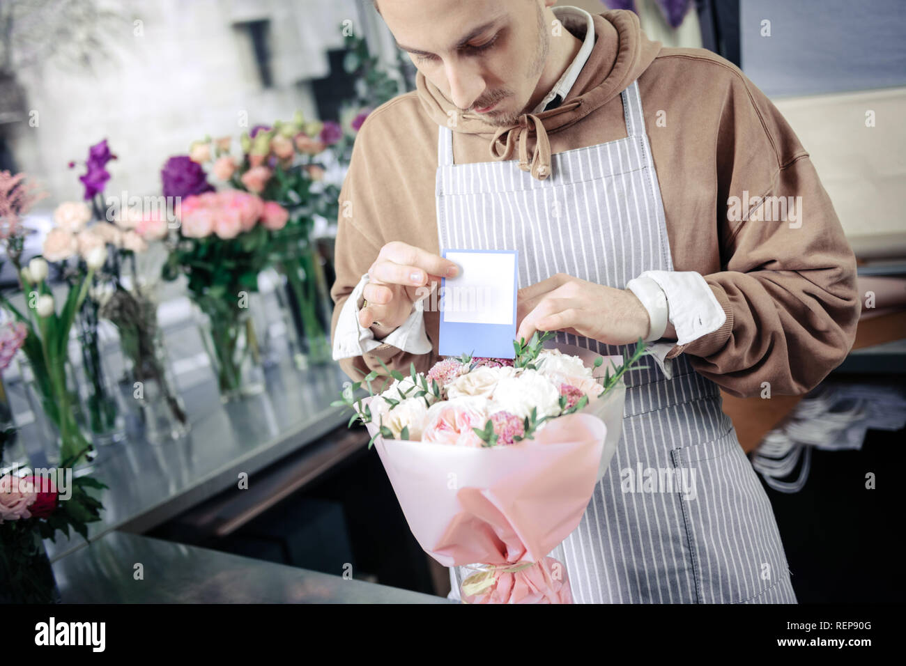 Flowers as present hi-res stock photography and images - Alamy