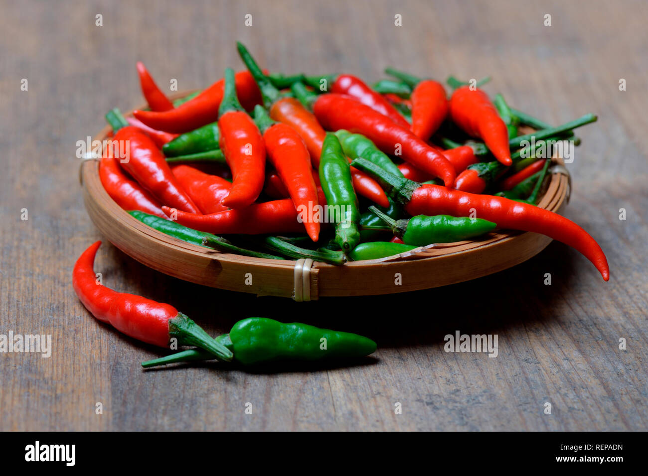 Pfefferschoten, (Capsicum frutescens), Peperoni, Chilischoten ...