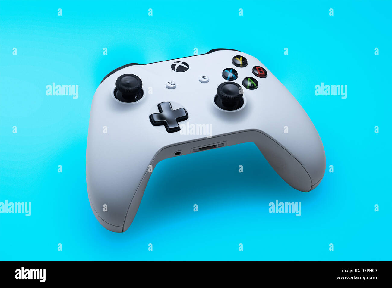 Xbox one games console controller hi-res stock photography and images ...