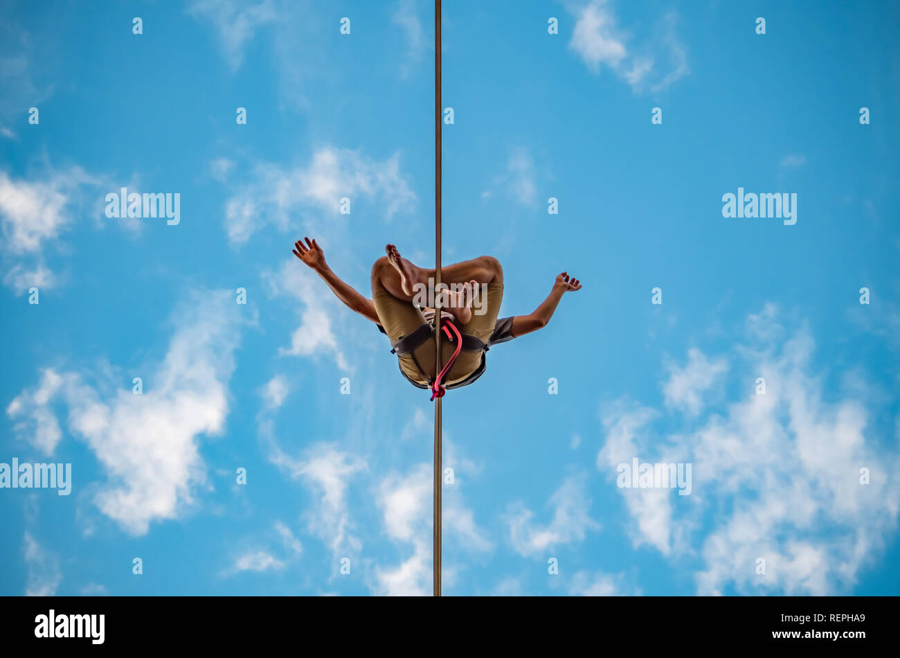 Man balancing on slackline hi-res stock photography and images - Alamy