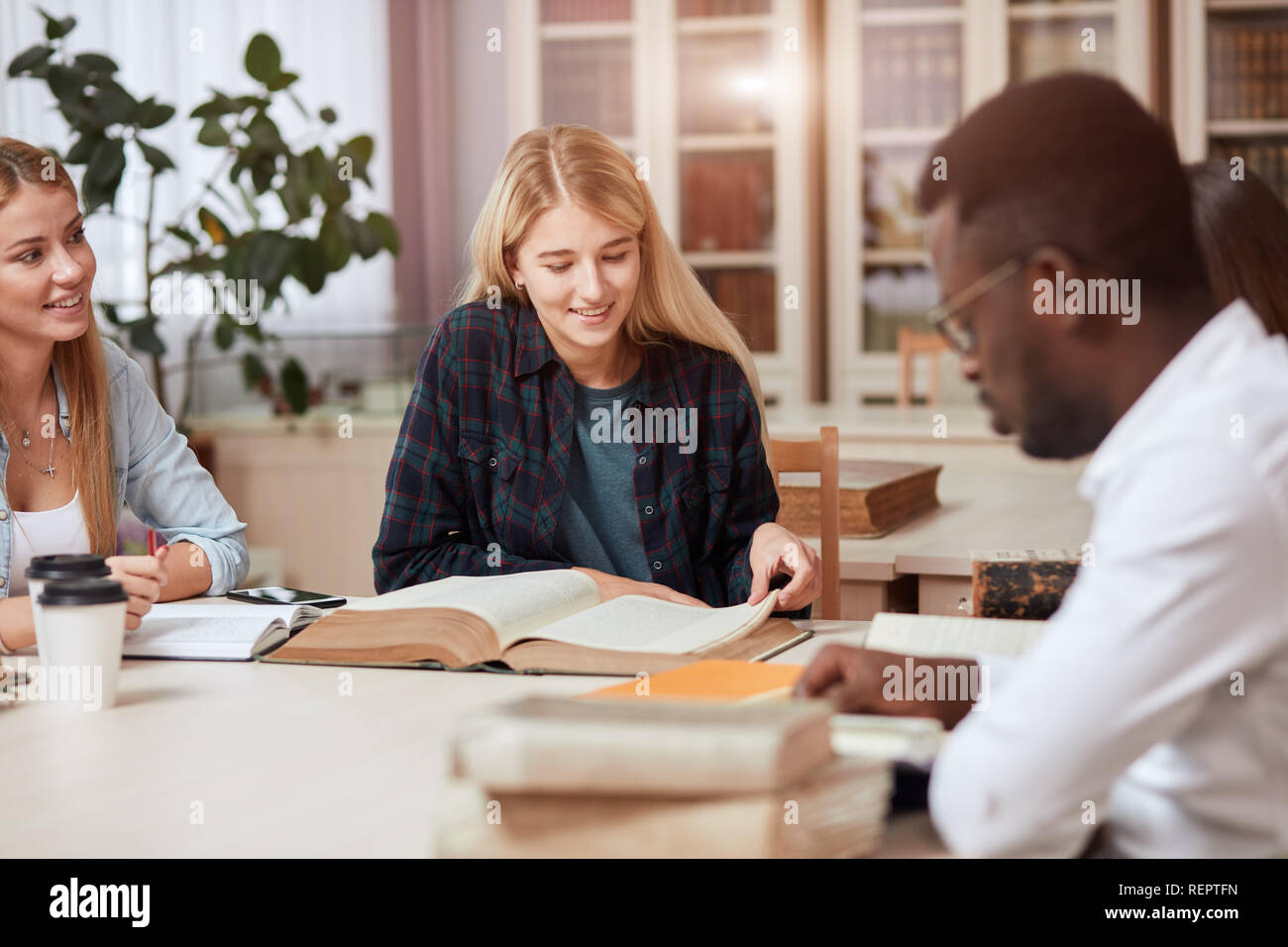 Arab college classroom hi-res stock photography and images - Alamy