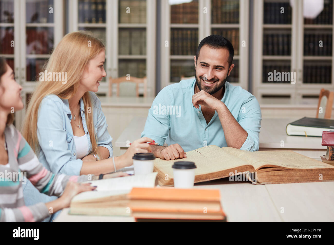 Diverse friends library school hi-res stock photography and images - Alamy