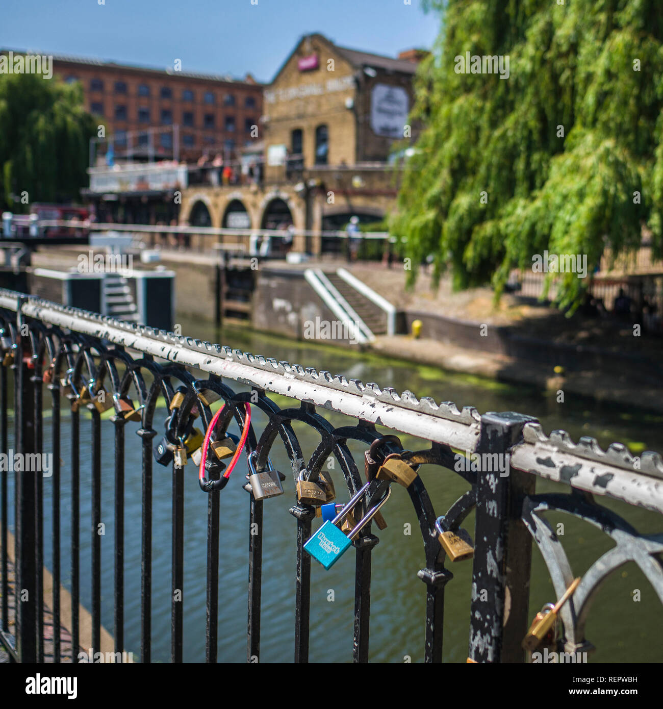 lovelocks at camden lock. padlocks on fence Stock Photo - Alamy