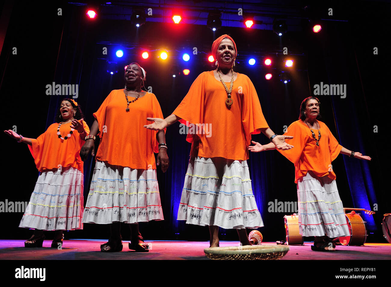 MENINAS DE SINHÁ, Brazilian women, Meninas de Sinháto,women's circle ...