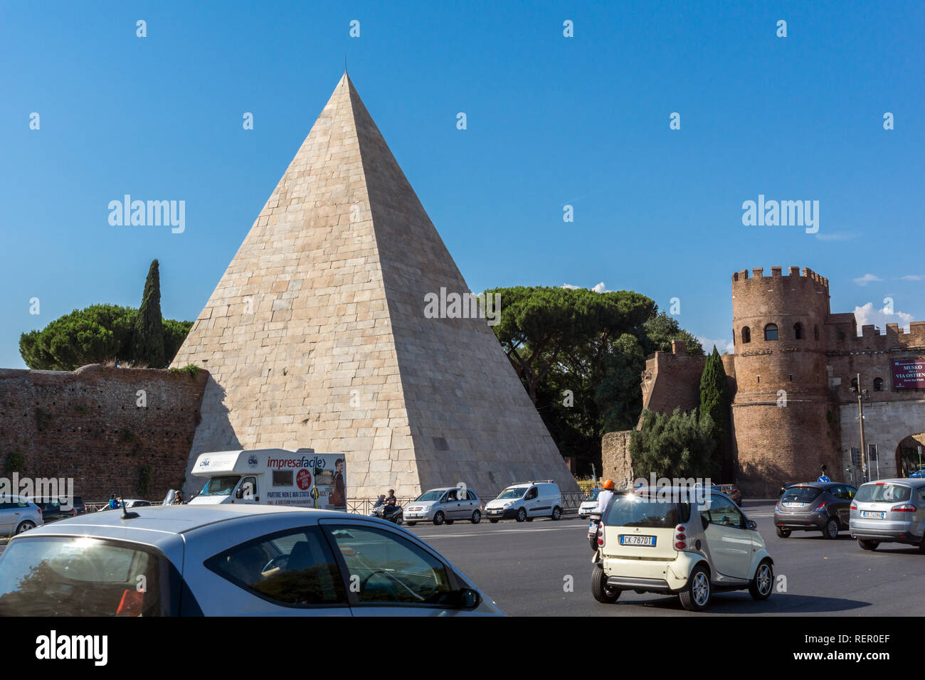 ROME, ITALY - JUNE 22, 2017: Amazing view of Pyramid of Caius Cestius ...