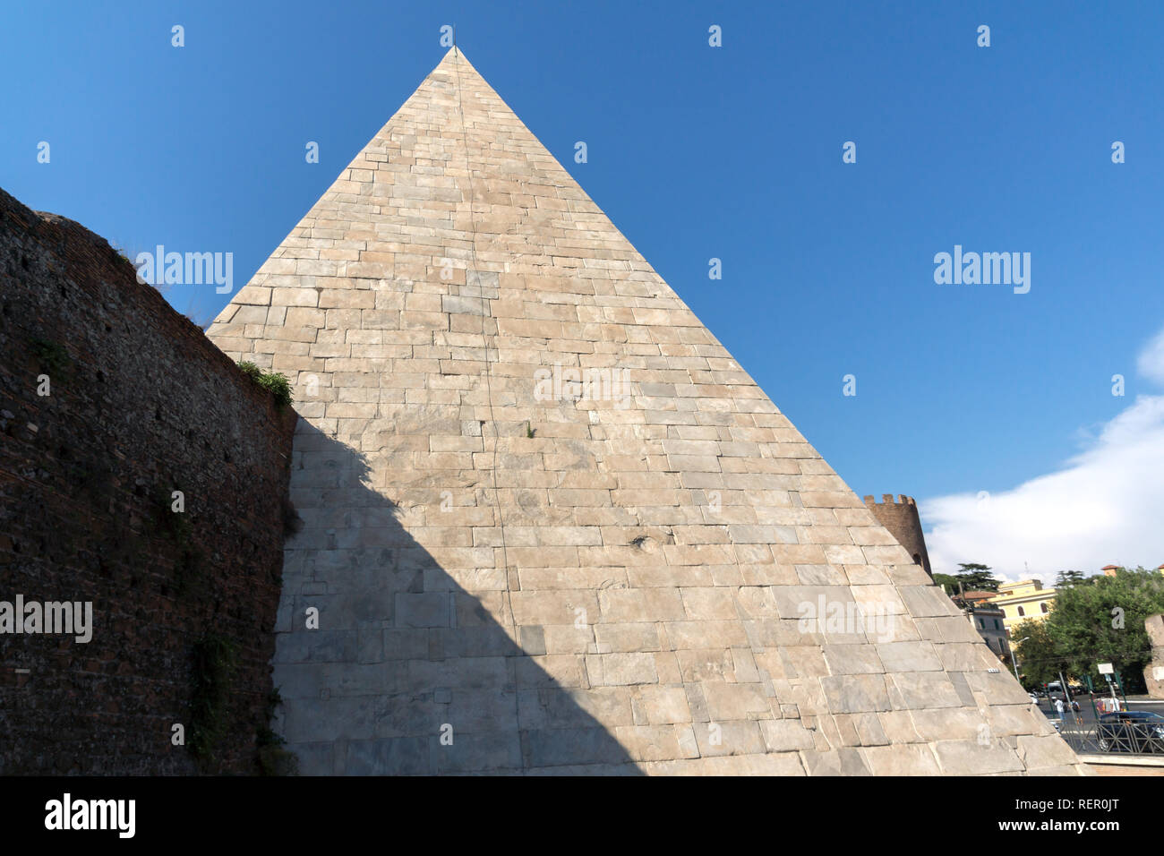 ROME, ITALY - JUNE 22, 2017: Amazing view of Pyramid of Caius Cestius ...