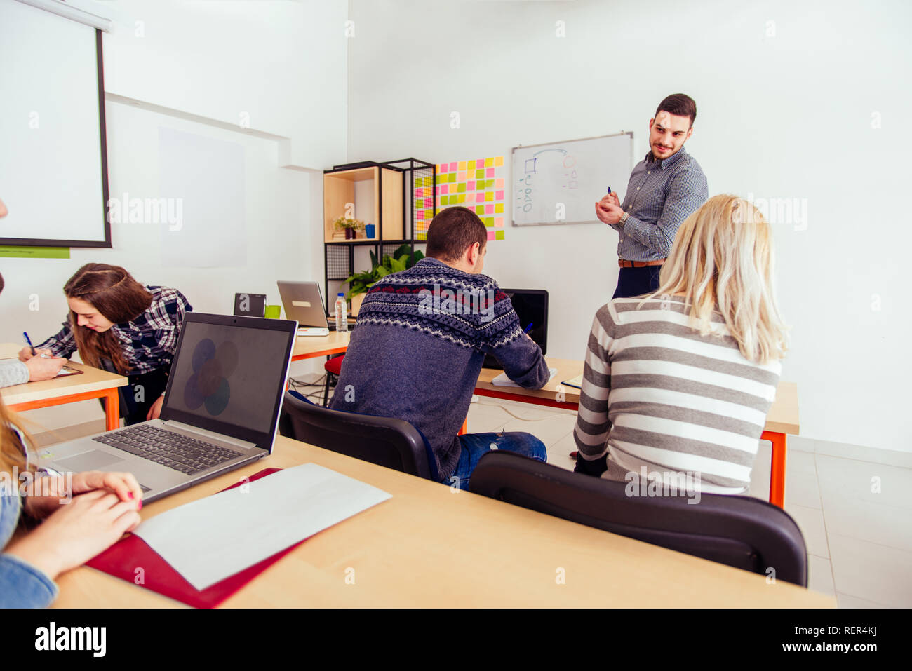 Group of student debating hi-res stock photography and images - Alamy