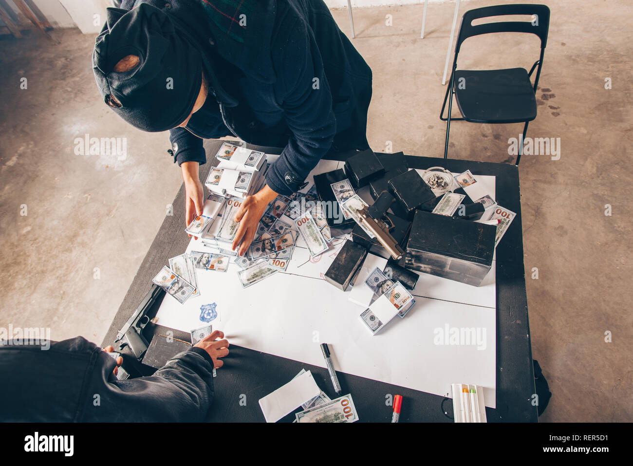 Gangsters table hi-res stock photography and images - Alamy