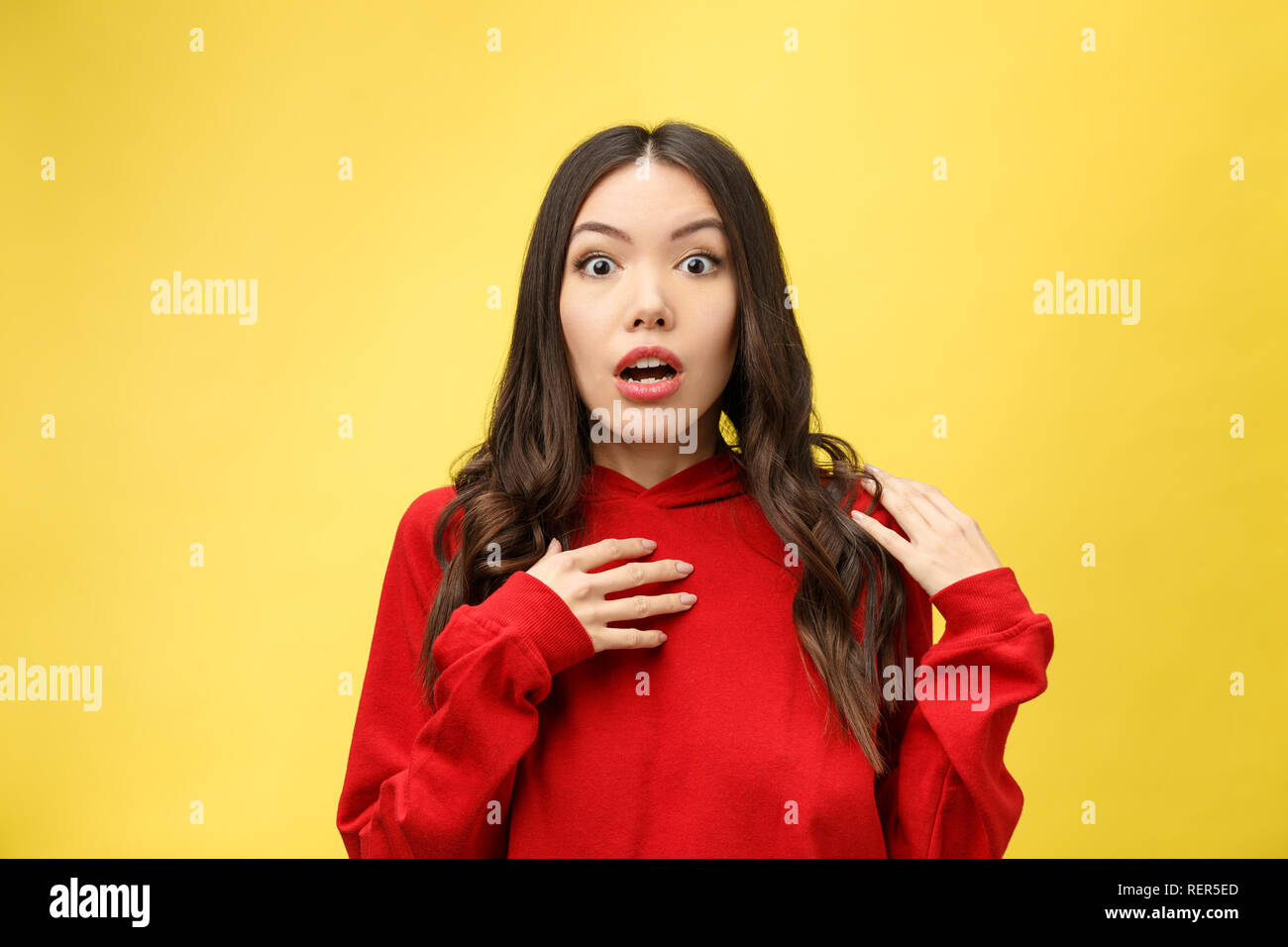 Shocked scared beautiful young woman with mouth widely opened, stares ...