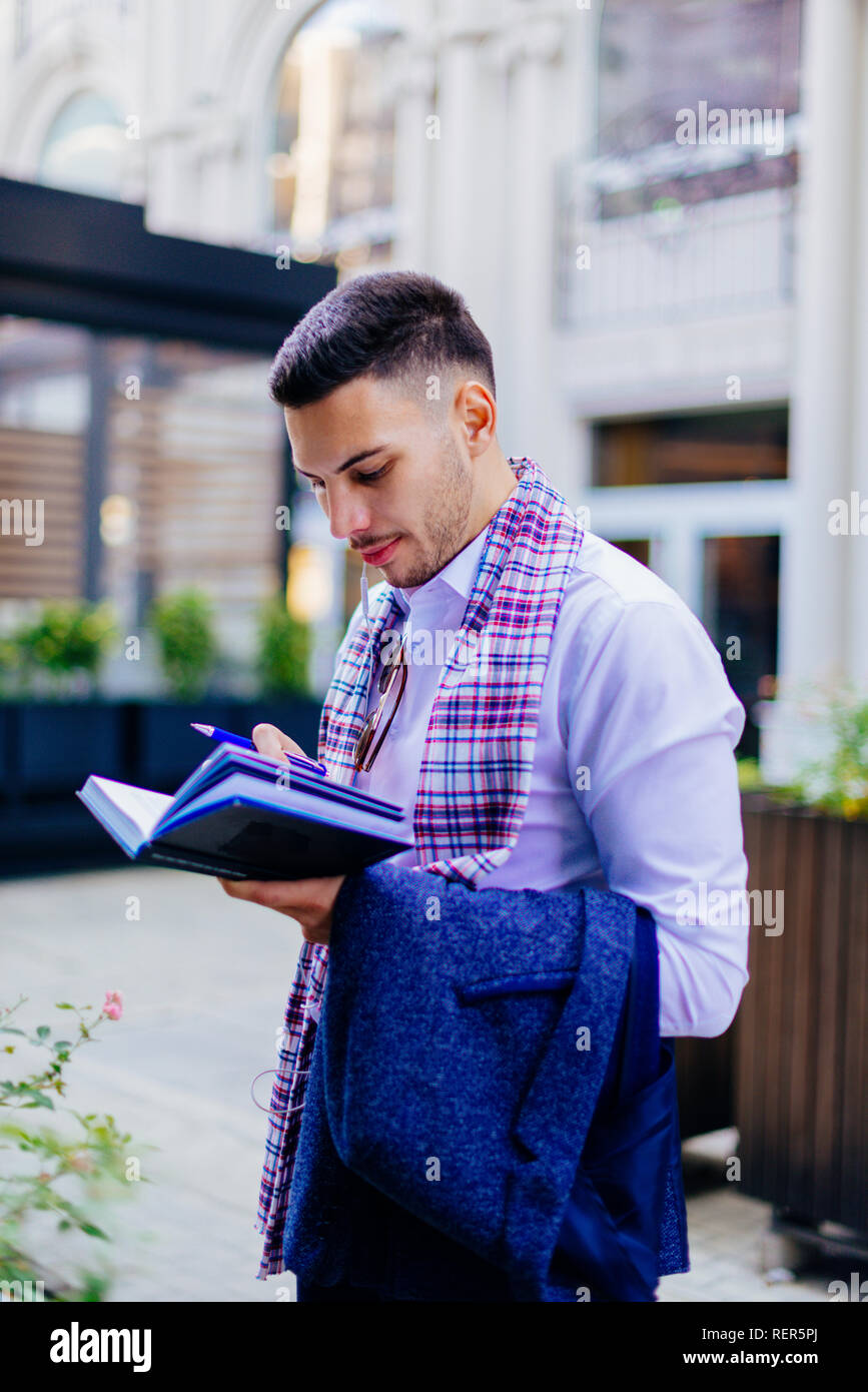 Man standing on busy street stock hi-res stock photography and images ...
