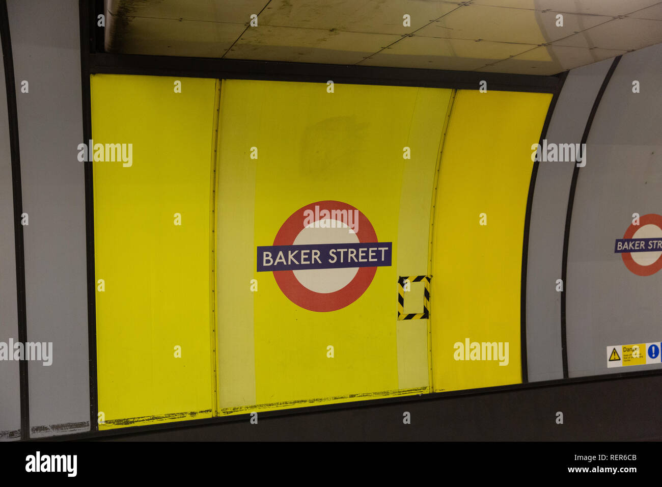 Platform at Baker Street TFL Underground Station Stock Photo - Alamy