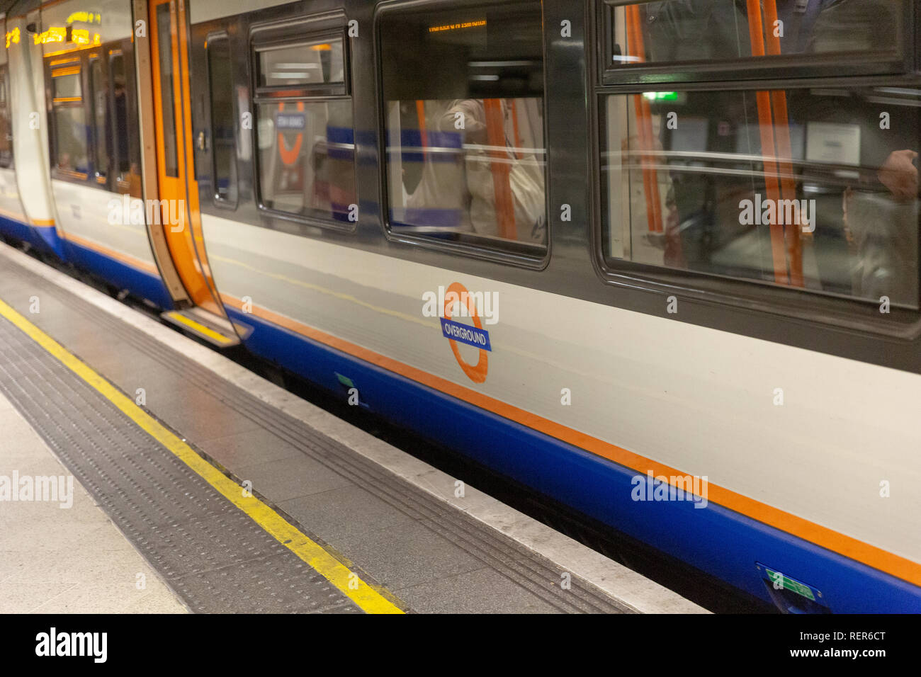 Tfl overground train hi-res stock photography and images - Alamy