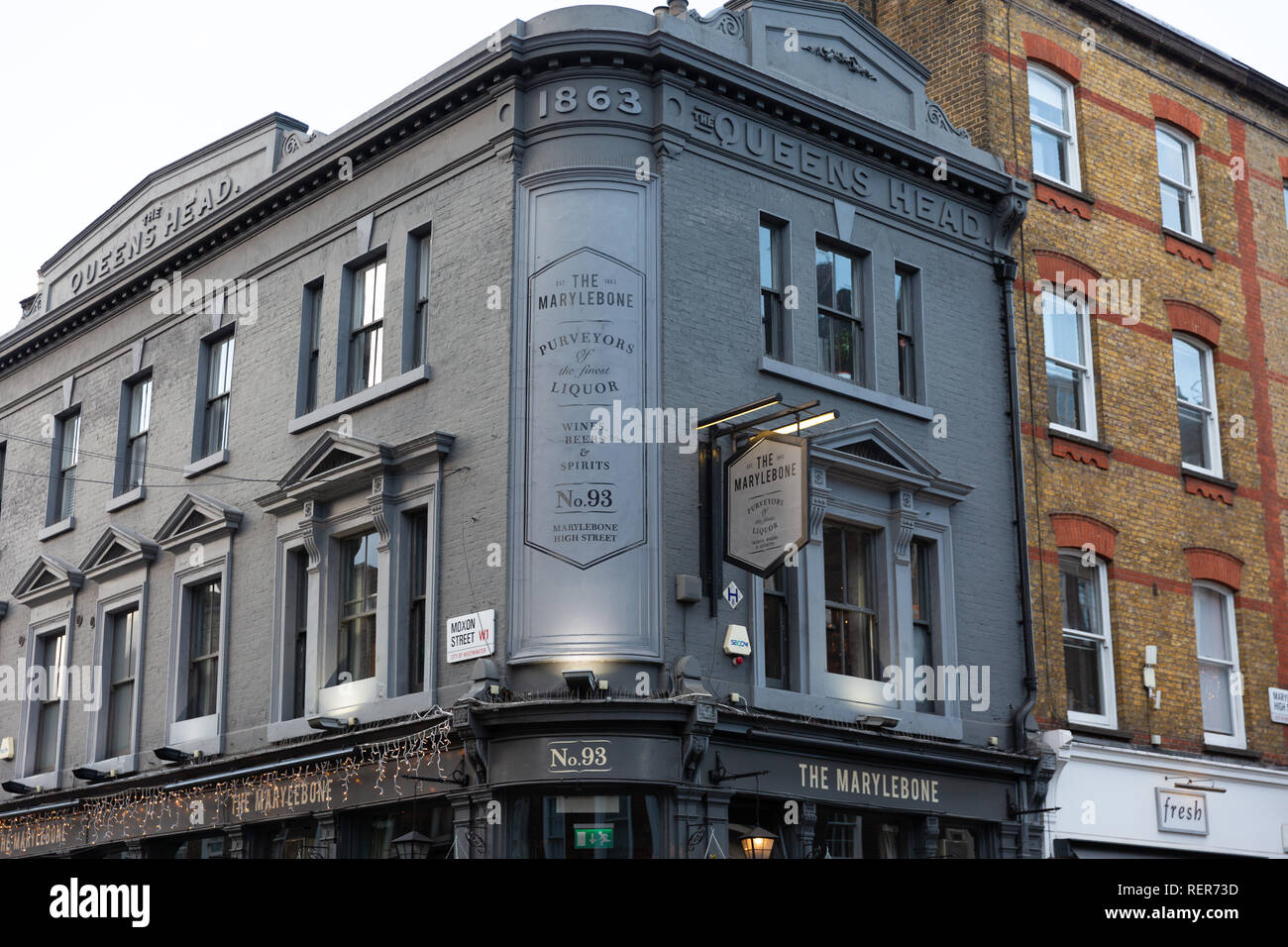 Queens head london w1 hi-res stock photography and images - Alamy