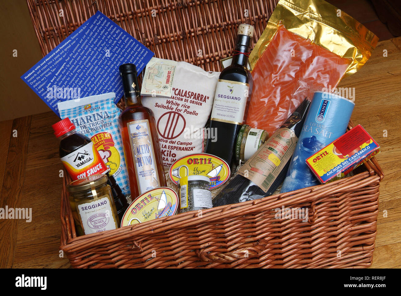luxury food hamper Stock Photo - Alamy