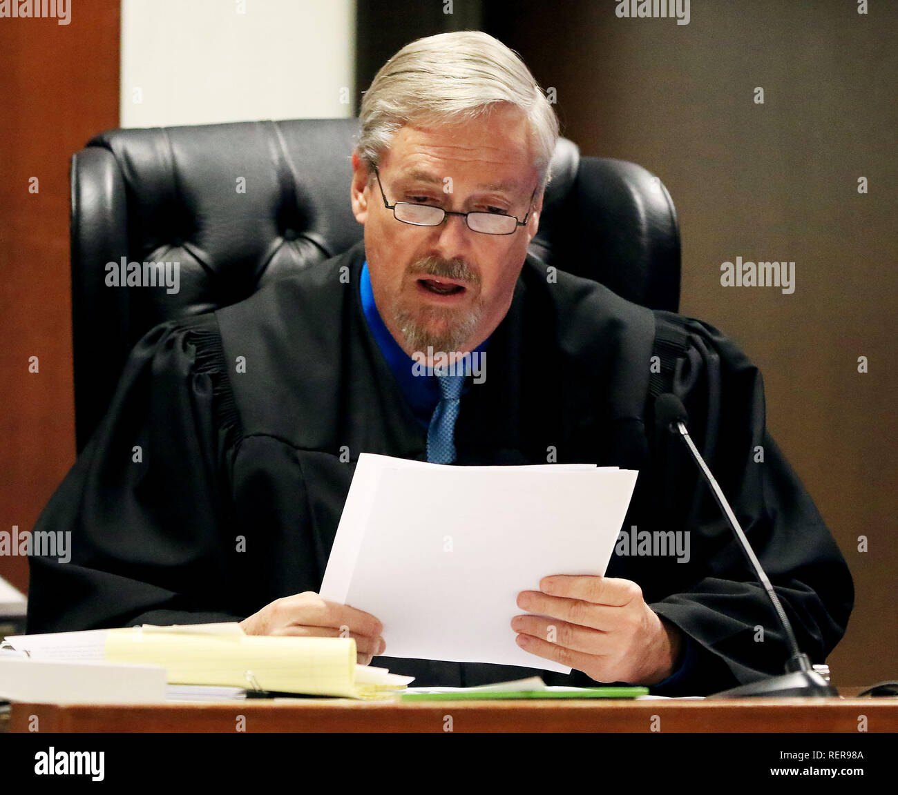 Davenport, Iowa, USA. 15th Jan, 2019. Judge Stuart Werling reads jury ...