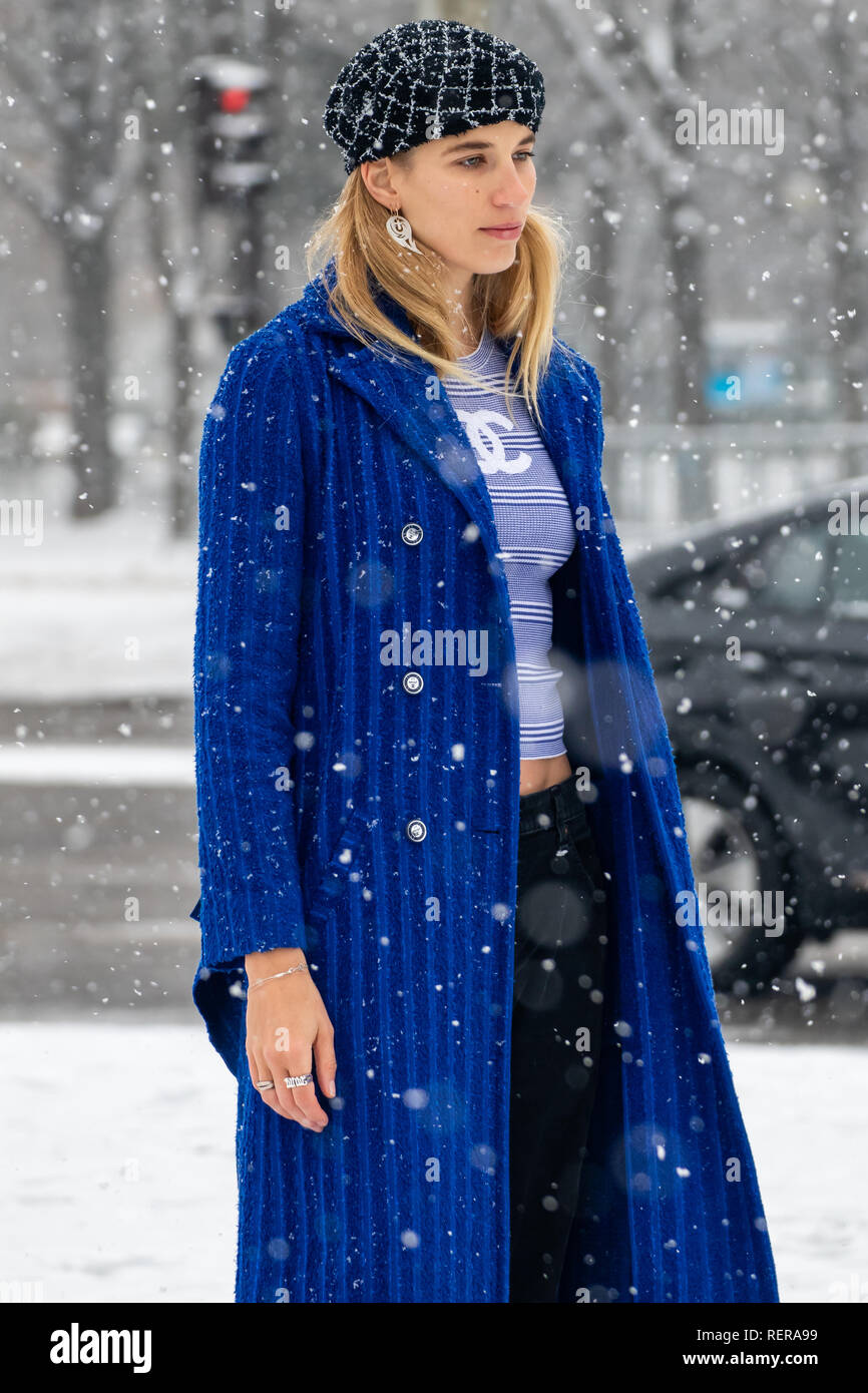 Haute couture chanel spring summer hi-res stock photography and images ...