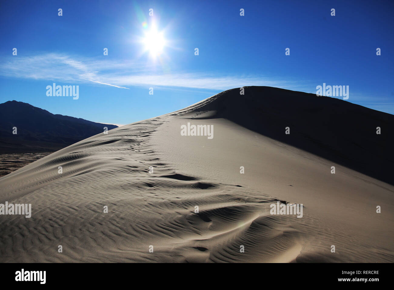 San Bernardino County, California, USA. 2nd Dec, 2018. Kelso Dunes ...