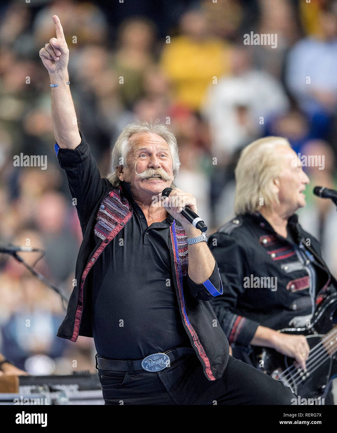Henning with a performance before the SPiel, with singer Henning ...