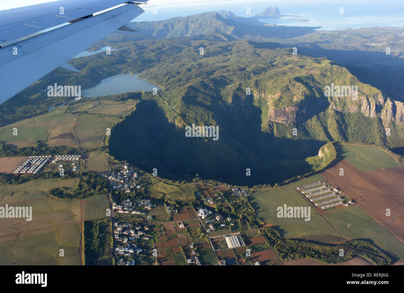 Tamarin, Mauritius. 06th Nov, 2017. Approach to the island Mauritius in ...