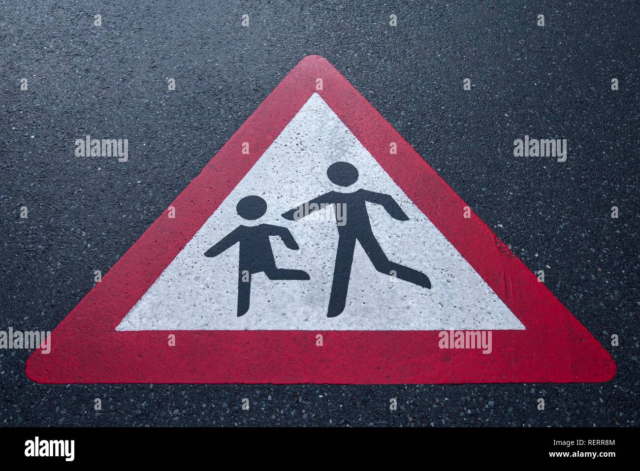 Germany children play sign hi-res stock photography and images - Alamy