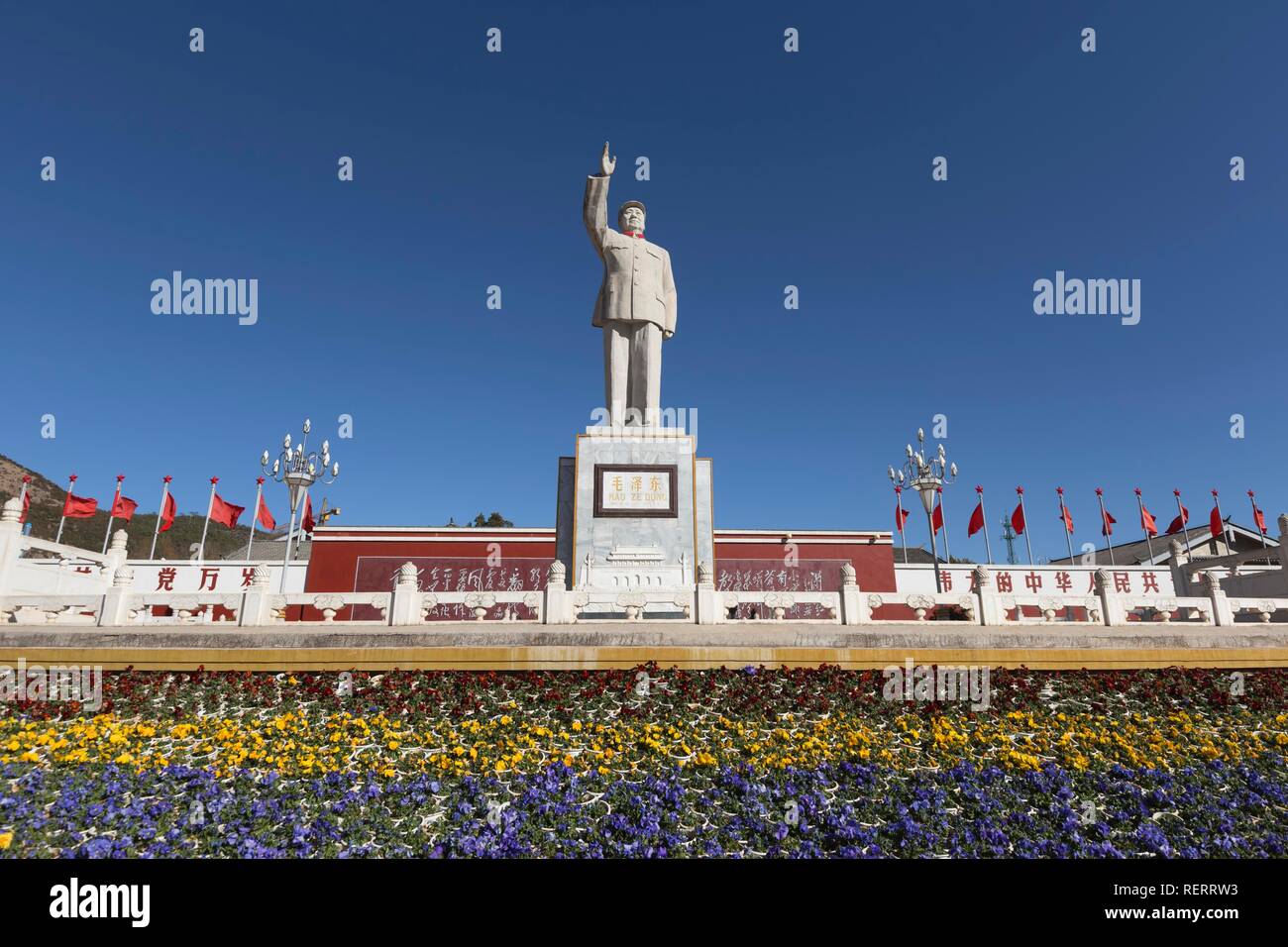 Statue of Mao Tse-tung, Chairman of the Communist Party of China ...