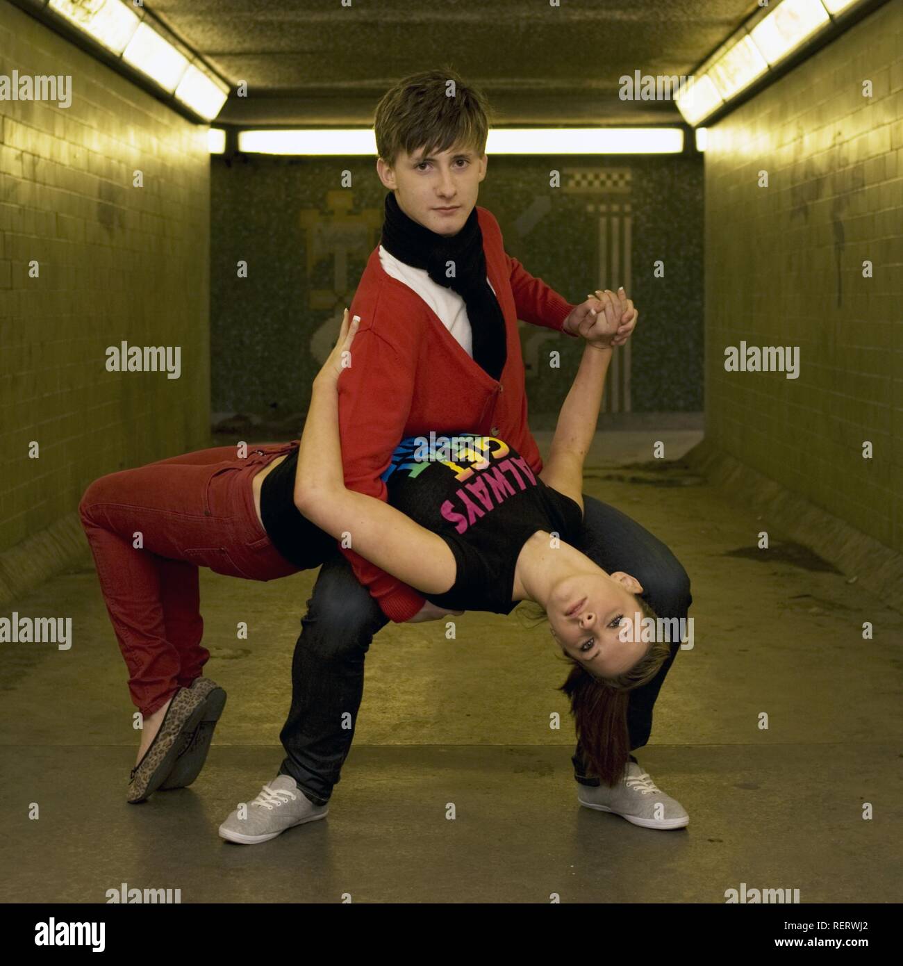 Dancers pose hi-res stock photography and images - Alamy