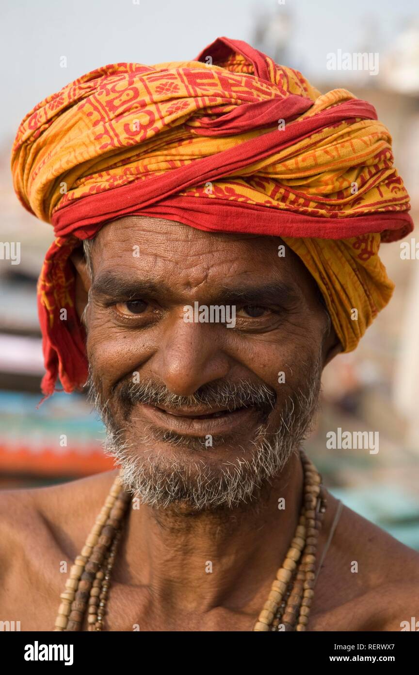 Smiling Indian man, portrait, Varanasi, Benares, Uttar Pradesh, India ...