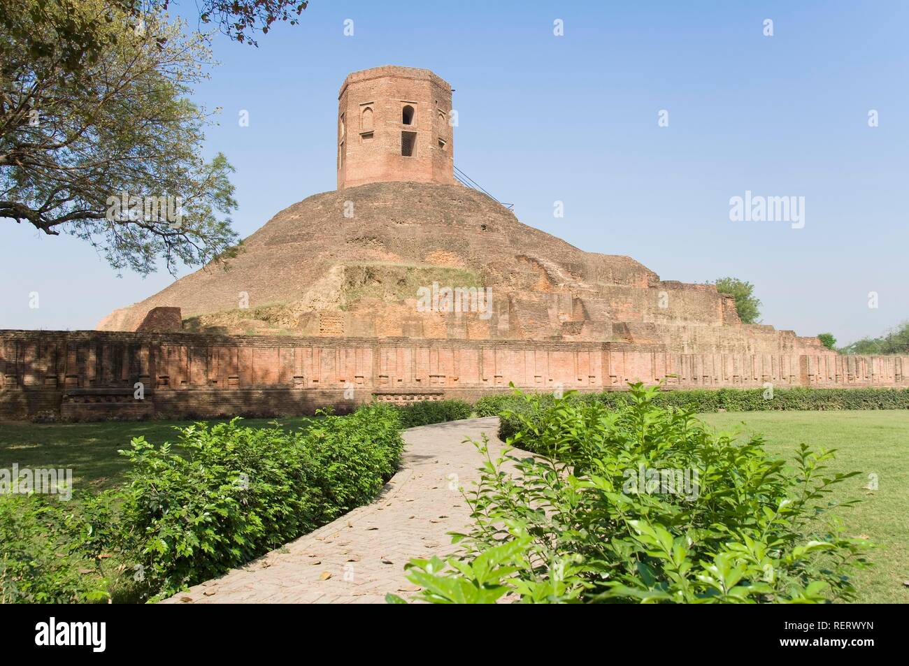 Chaukhandi Stupa, Isipatana Deer Park, Sarnath, Uttar Pradesh, India ...
