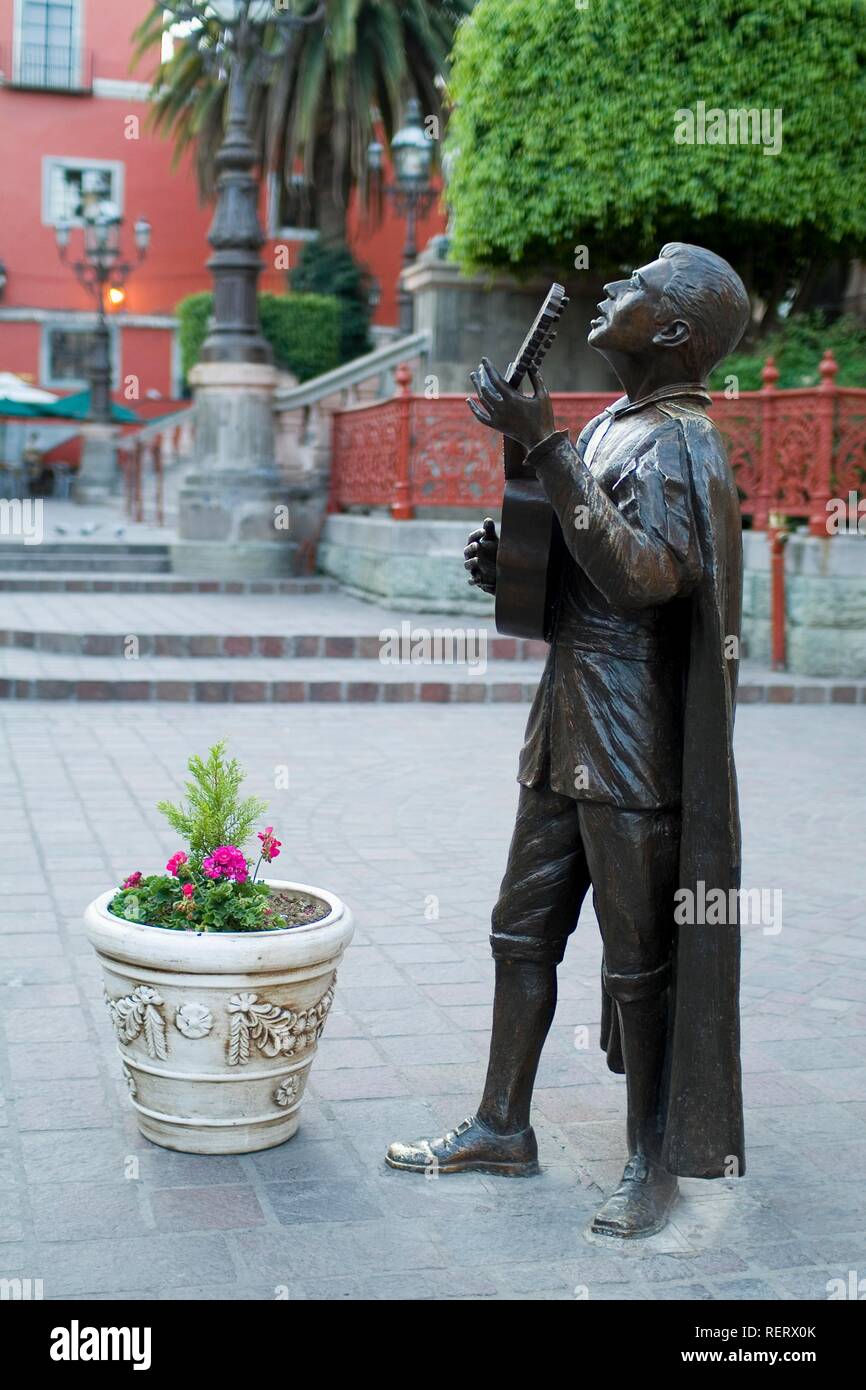 Statue of a musician, historic town of Guanajuato, UNESCO World ...