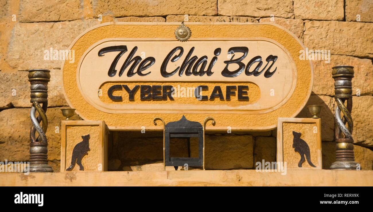 Cyber cafe india hi-res stock photography and images - Alamy