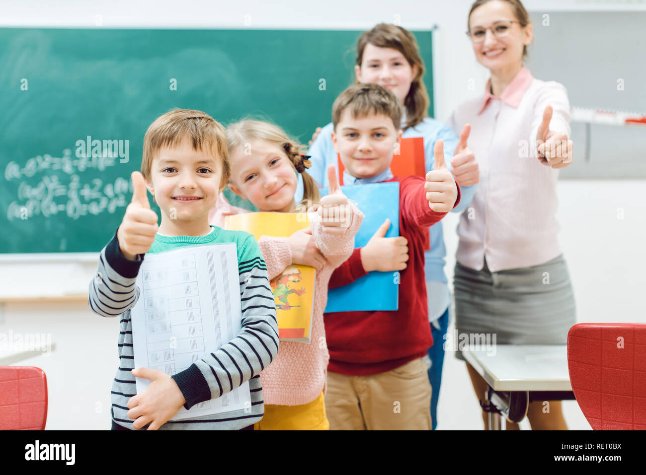 School children showing thumbs up hi-res stock photography and images ...
