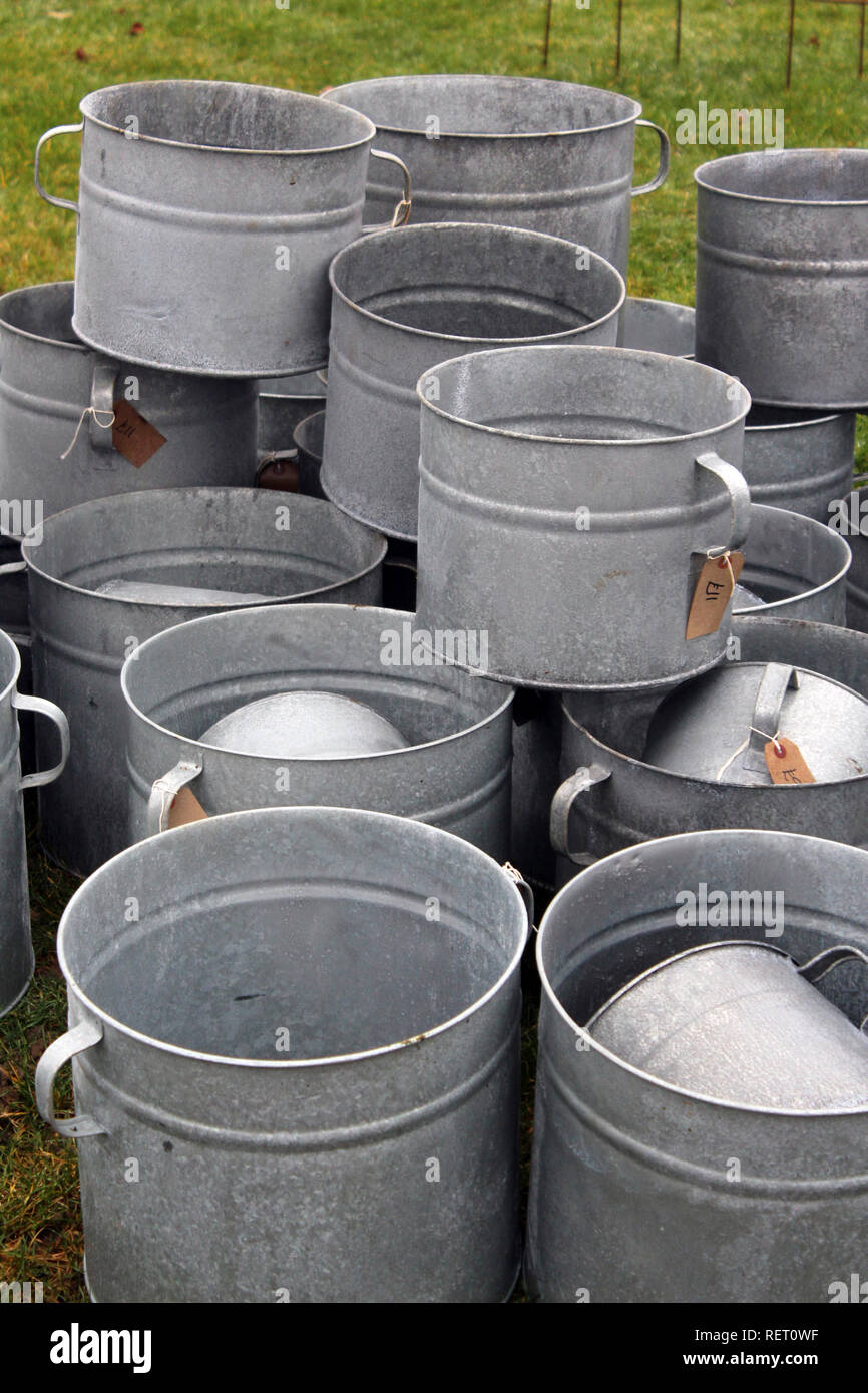 Galvanized containers hi-res stock photography and images - Alamy