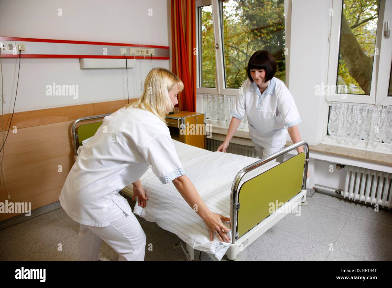 Making nurses bed hi-res stock photography and images - Alamy