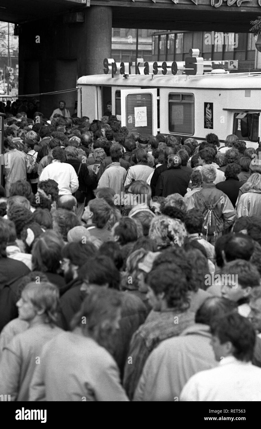 Fall of the Berlin Wall, people standing in line for the 100 DM ...
