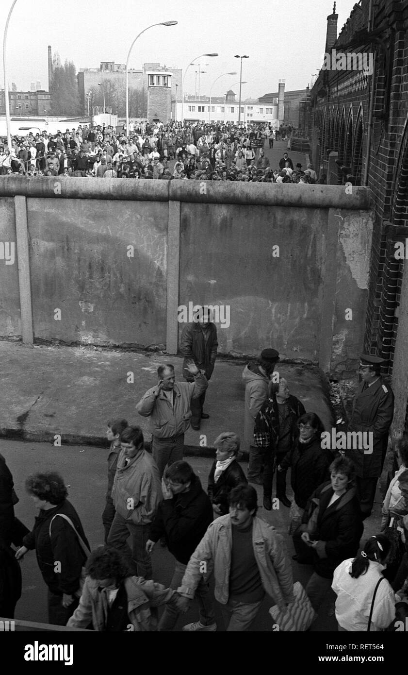 Fall of the Berlin Wall, Berlin Stock Photo - Alamy