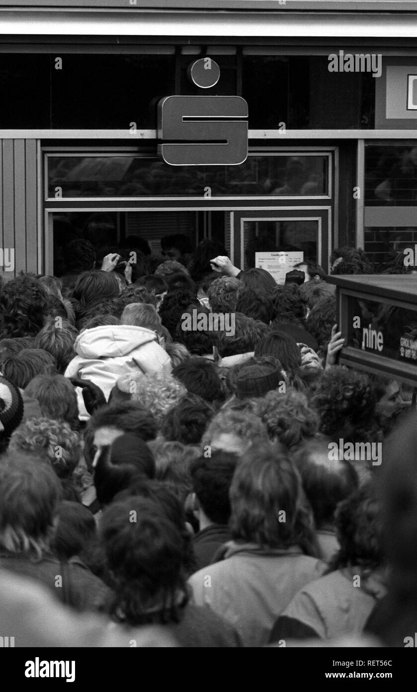 Fall of the Berlin Wall, people standing in line for the 100 DM ...