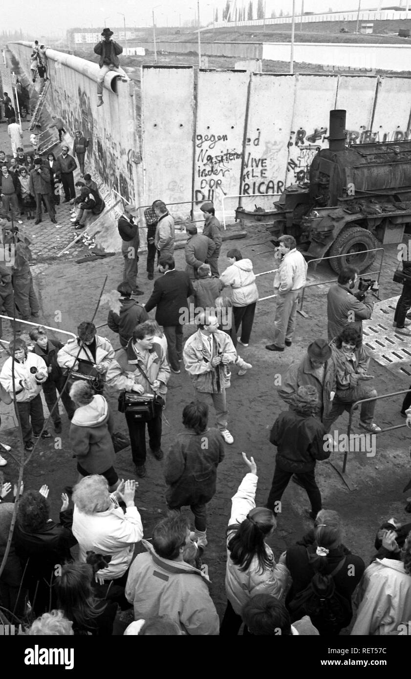 Fall of the Berlin Wall, Berlin Stock Photo - Alamy