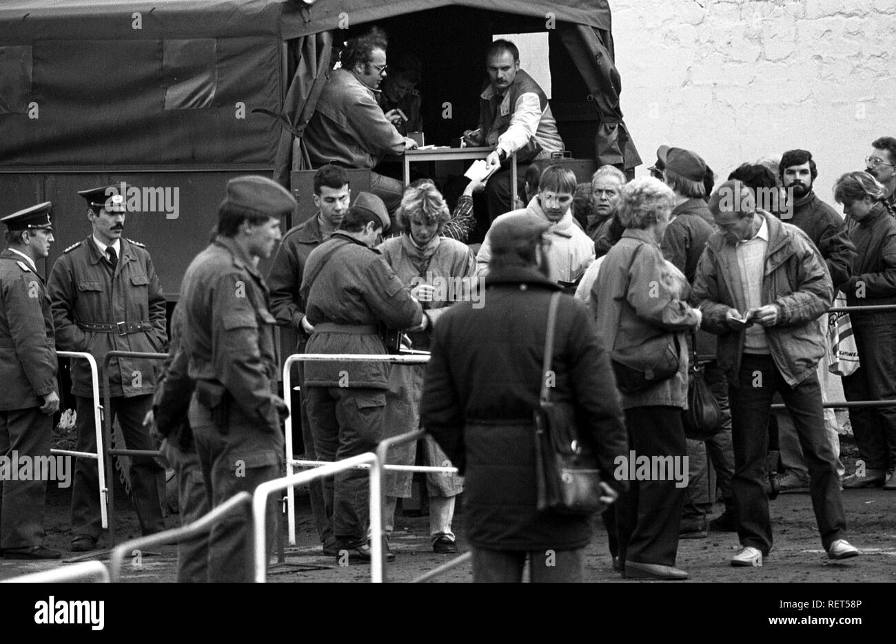 Fall of the Berlin Wall, Berlin Stock Photo - Alamy
