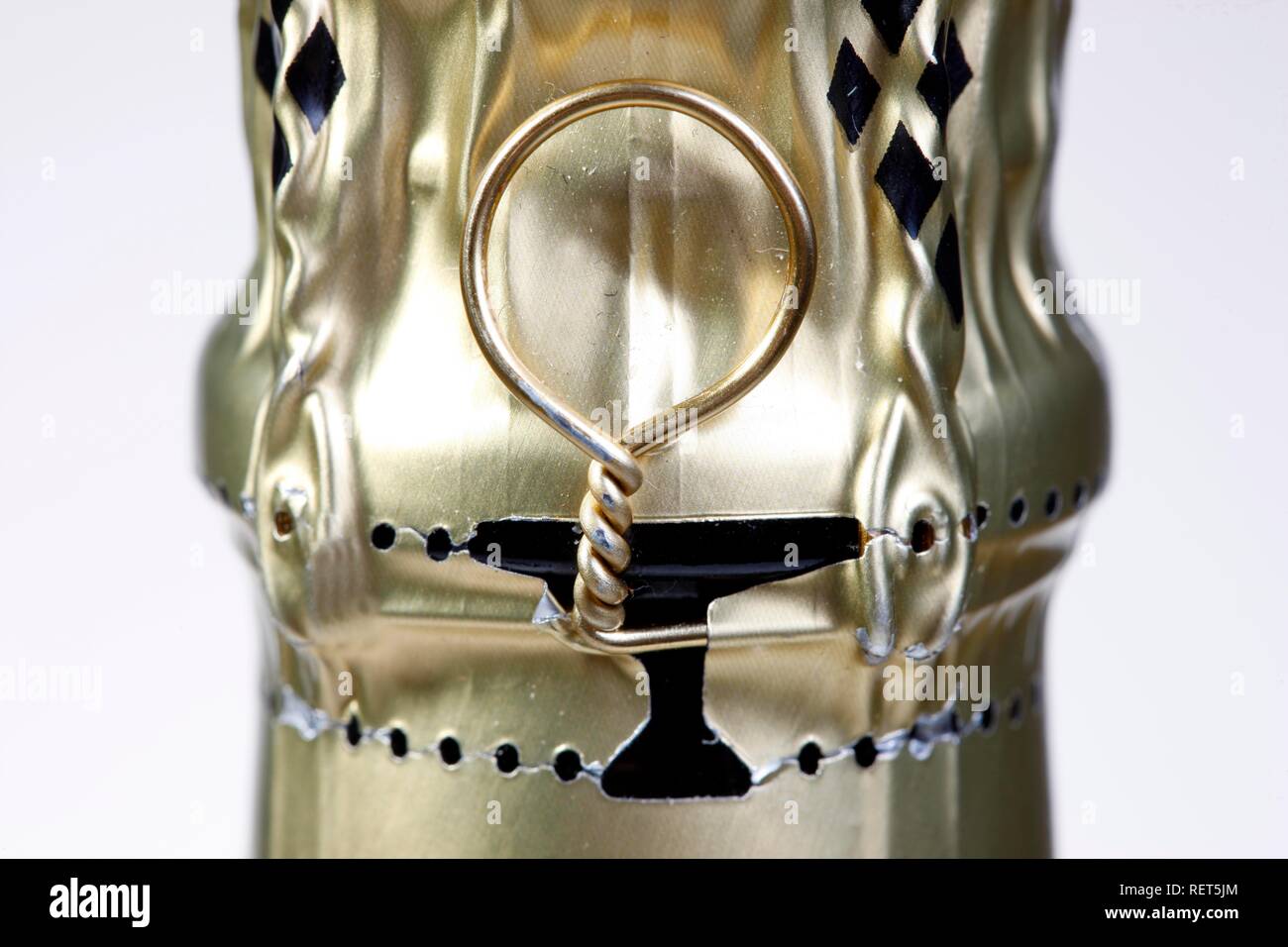 Bottle cap close up hi-res stock photography and images - Alamy