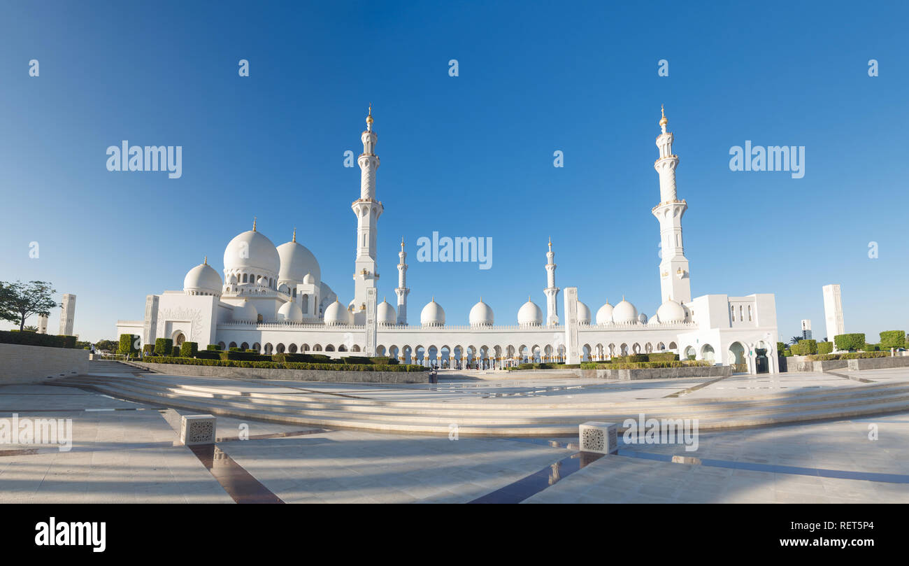Sheikh Zayed Grand Mosque in Abu Dhabi in a summer day, United Arab ...
