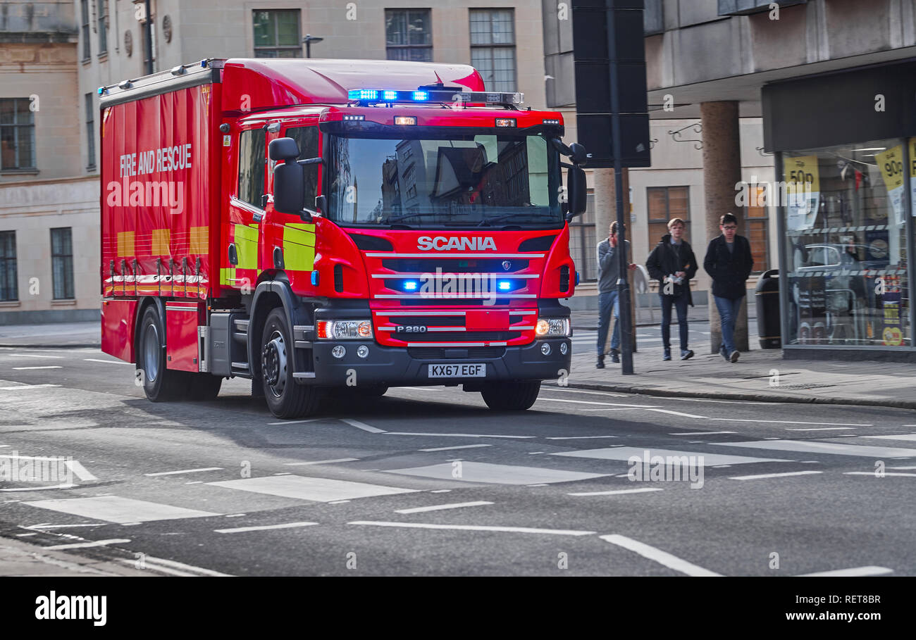 Fire engine uk races to emergency hi-res stock photography and images ...