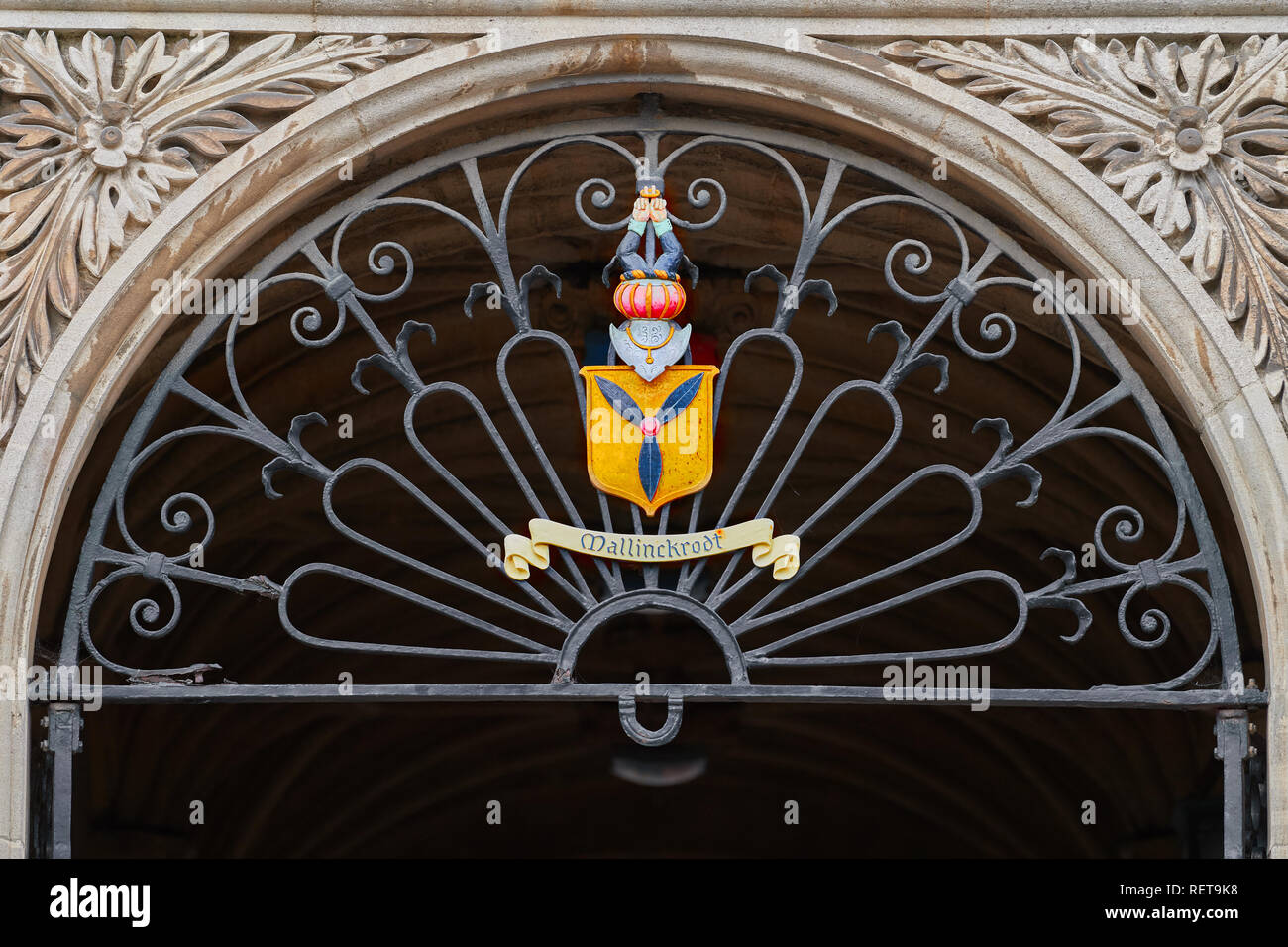 Motto and coat of arms above the arch of an entrance gateway to the ...