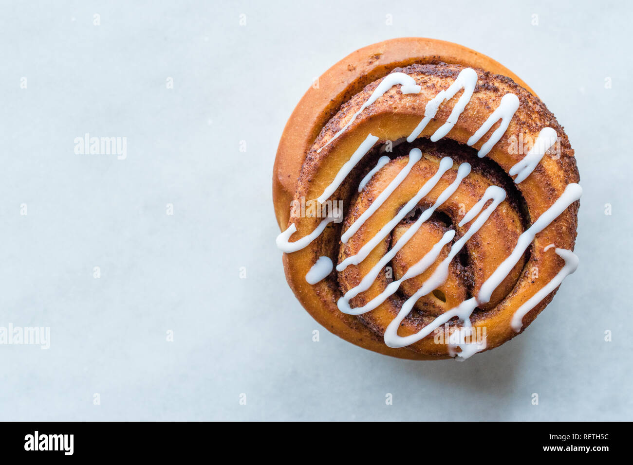 Homemade Fresh Cinnamon Roll / Bun with Cream Sauce served with Marble ...