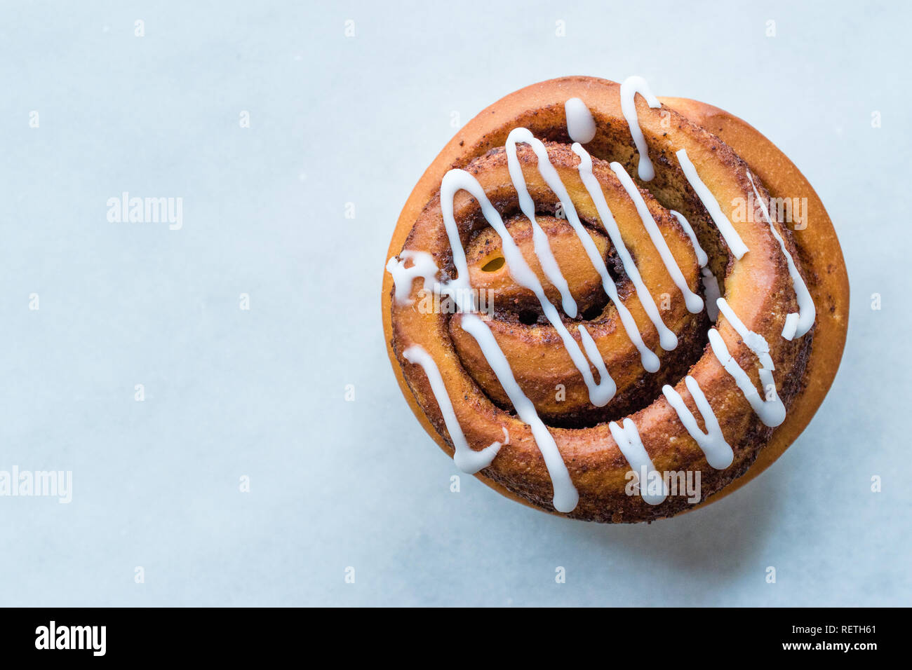 Homemade Fresh Cinnamon Roll / Bun with Cream Sauce served with Marble ...