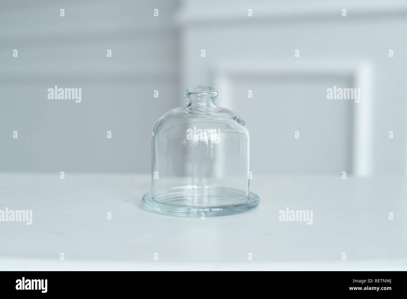 White platter stand hi-res stock photography and images - Alamy