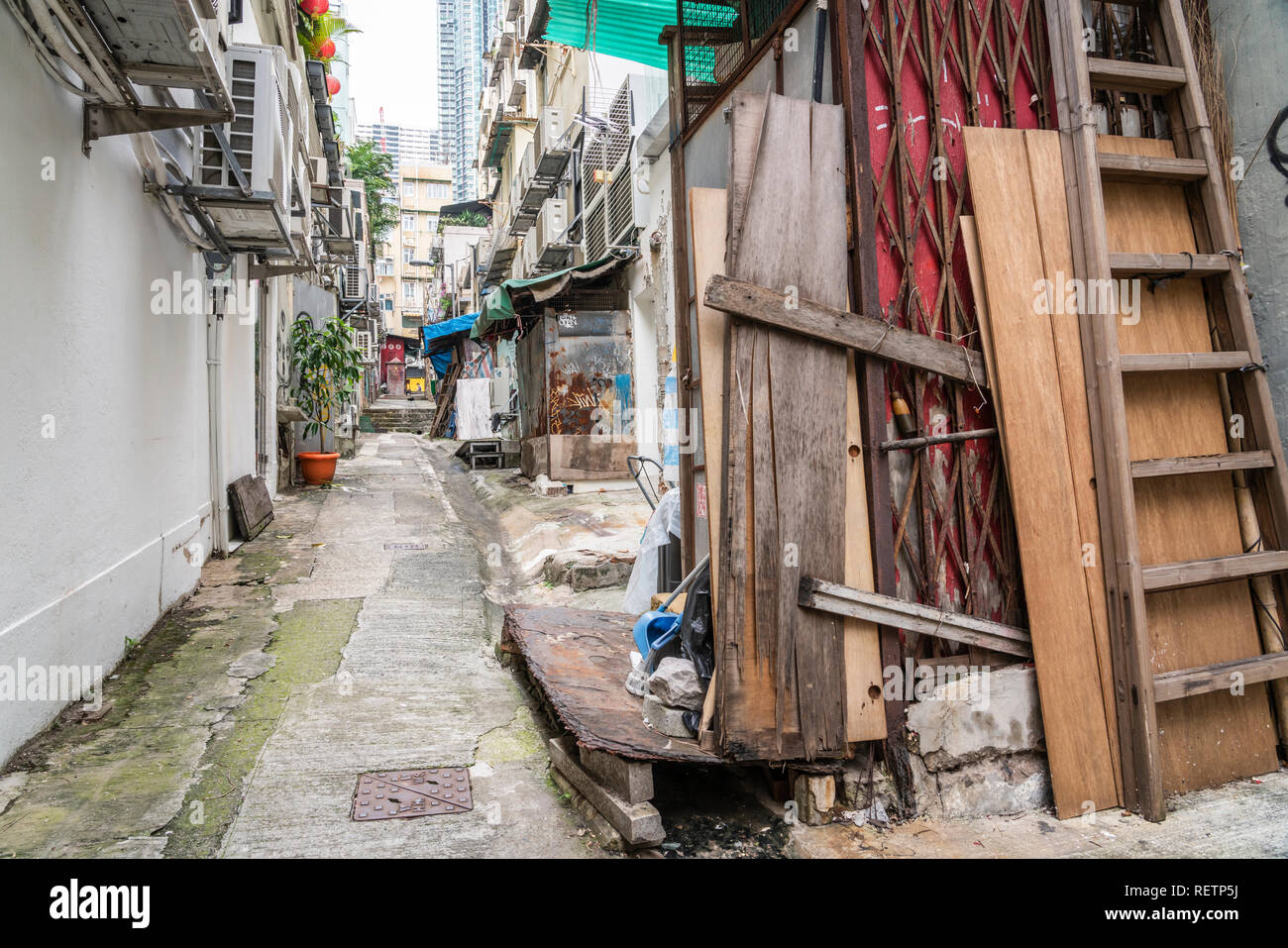 A narrow alley or side street in the Central District of Hong Kong ...