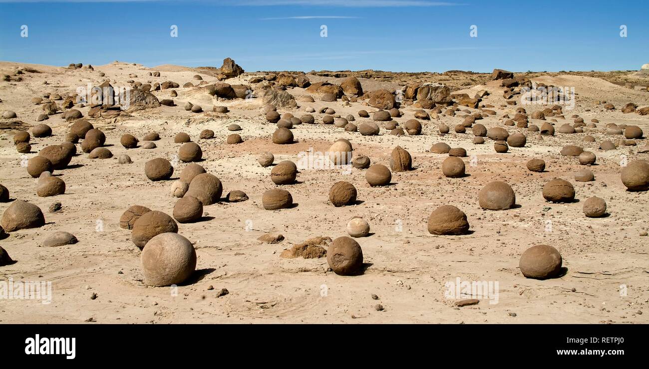 Cancha de bochas, bowling field, Ischigualasto, Valle de la Luna ...
